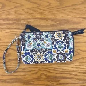 Vera Bradley | Bags | Vera Bradley Rfid Quilted Cotton Wristlet Wallet ...
